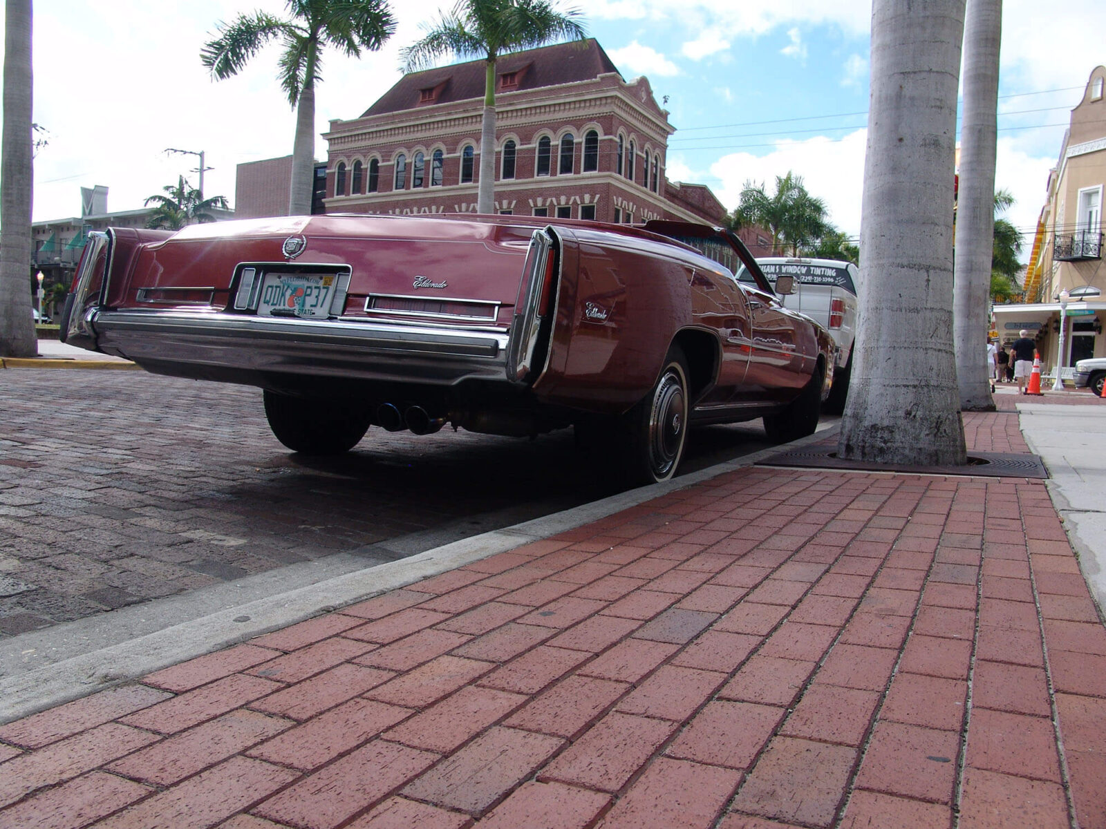 Cadillac Convertible "Ellie" - HIGHWAY 41 Classic Cars